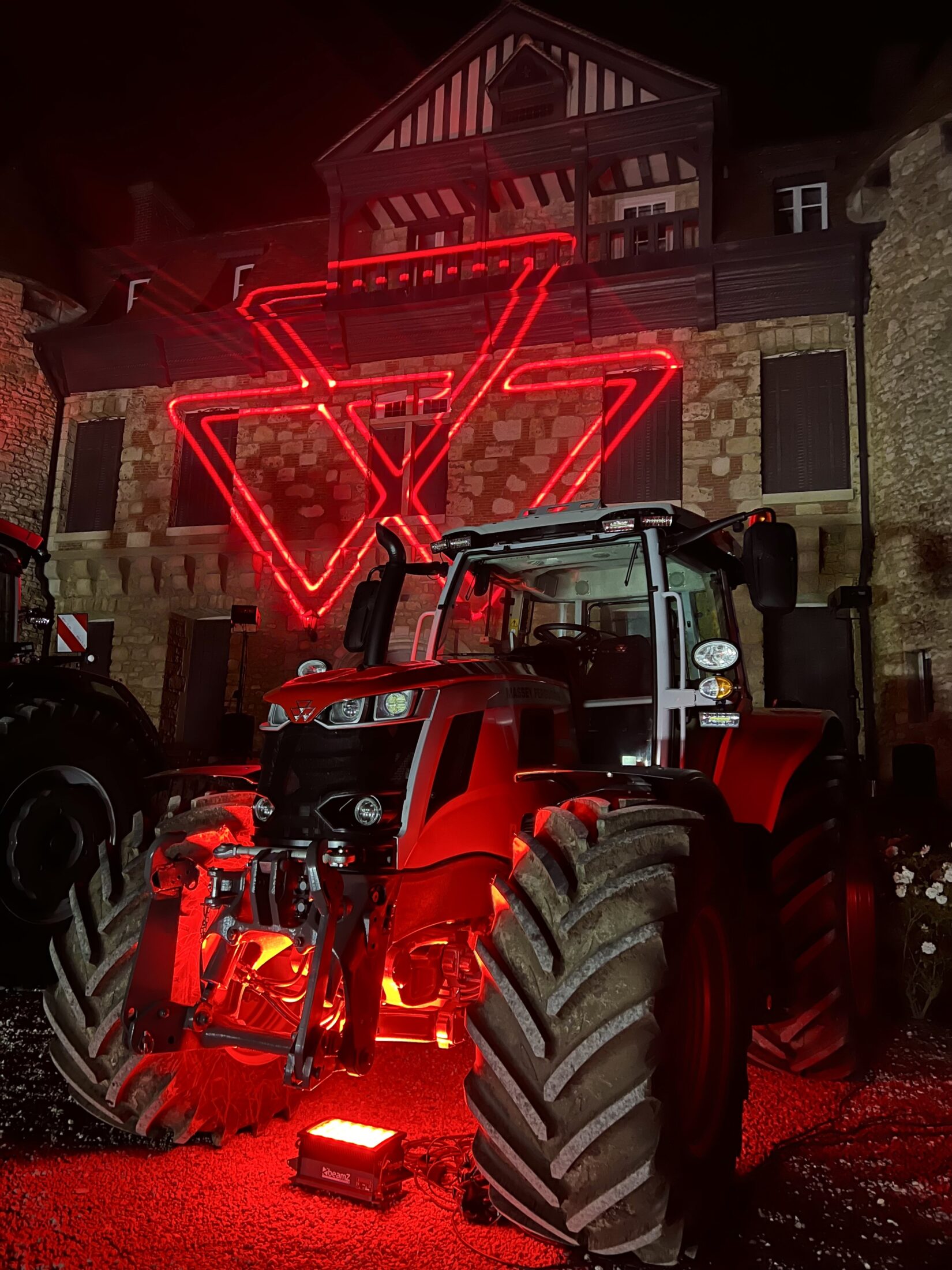CAR REVEAL - Spectacle effets spéciaux pour Massey Ferguson